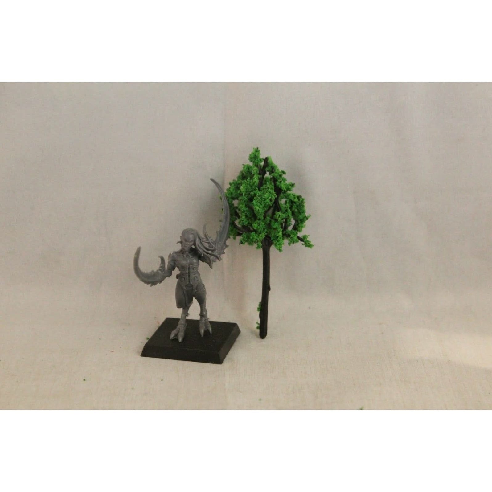 Warhammer Mini Wargaming Scenery Plastic Trees - Set Of 16